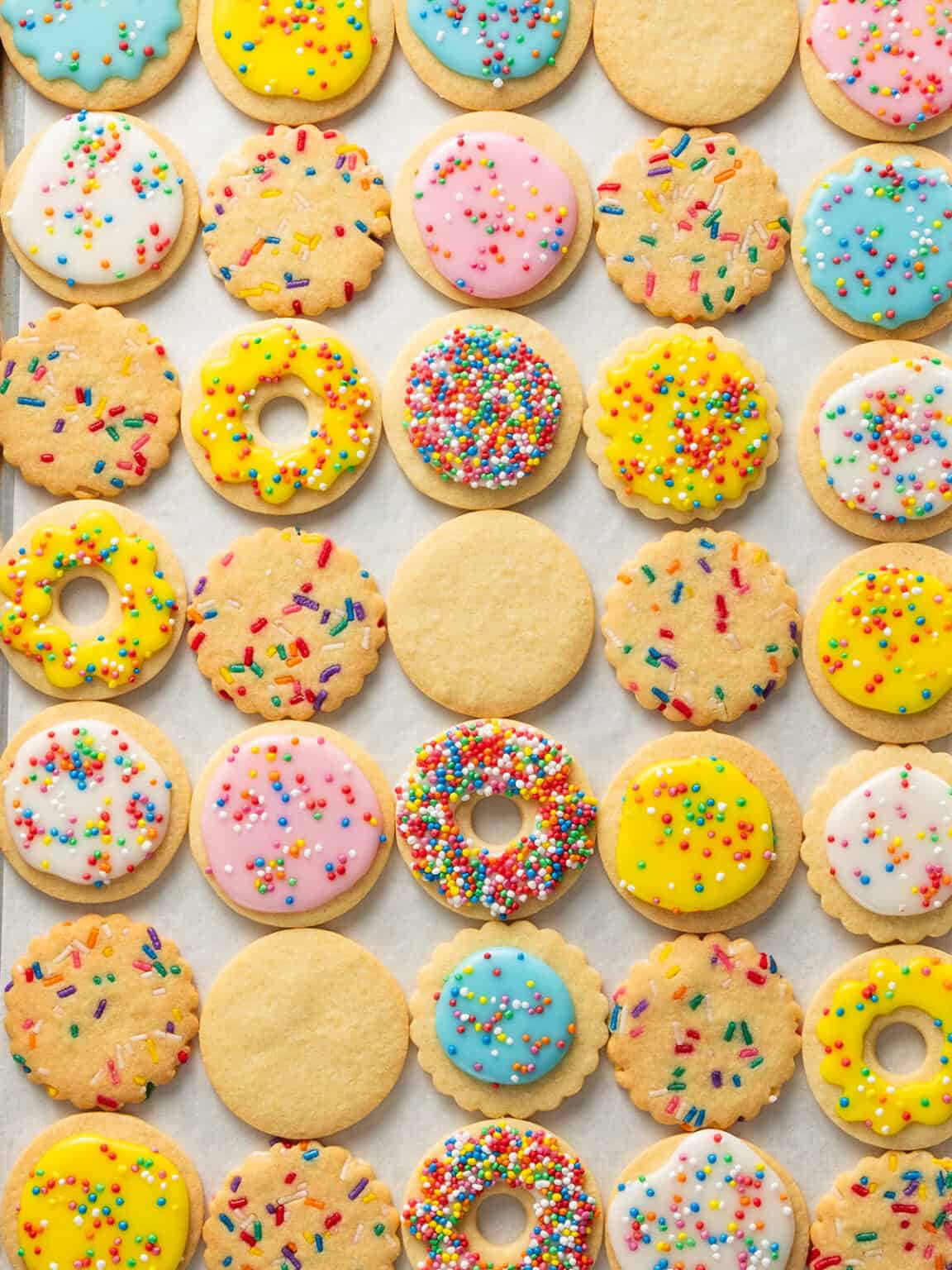 4 Ingredient Icing Recipe for Decorating Cookies (Royal Icing) - The ...