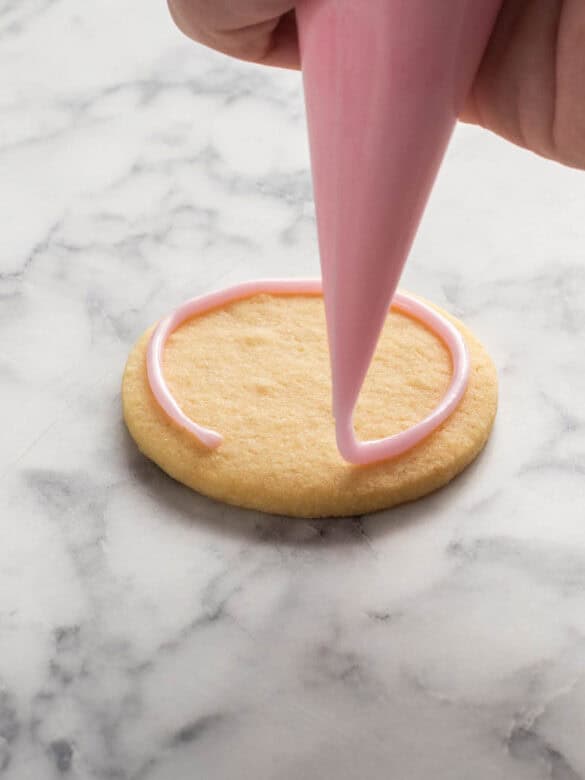 4 Ingredient Icing Recipe for Decorating Cookies (Royal Icing) - The ...