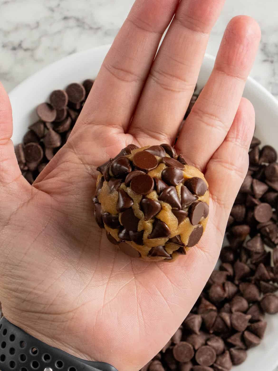 Thick And Chewy Chocolate Chip Overload Cookies - The Scran Line