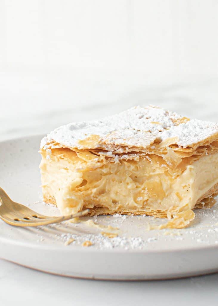 Classic Vanilla Slice - So easy! - www.thescranline.com