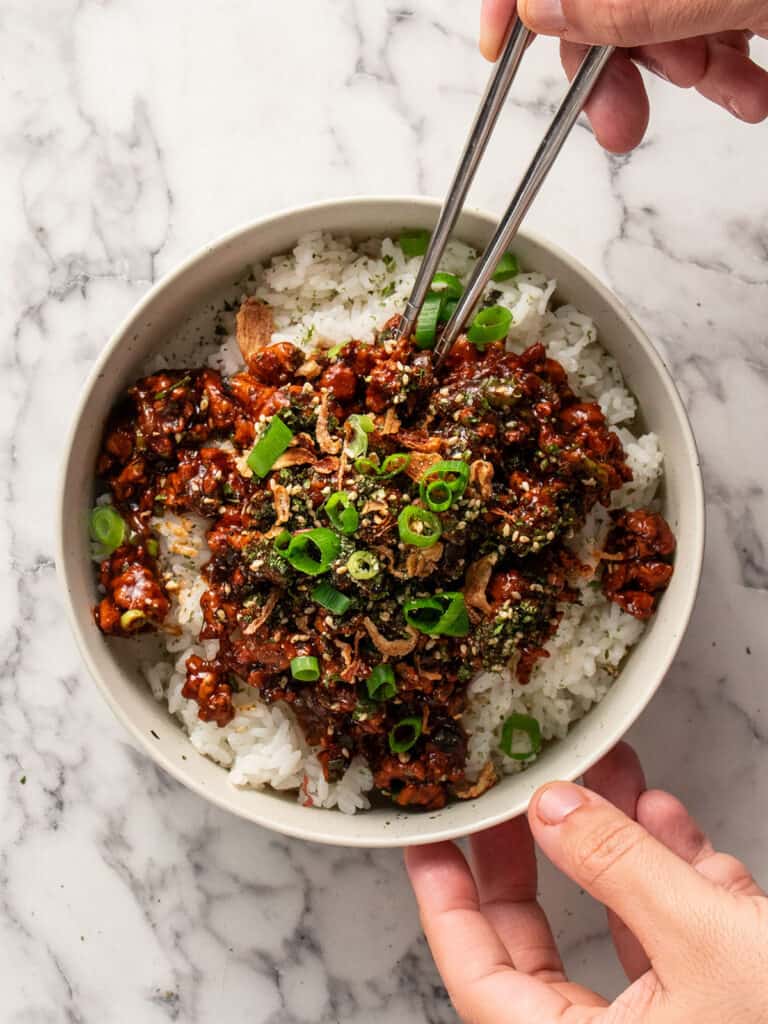 Easy Asian Chicken Rice Bowls - The Scranline