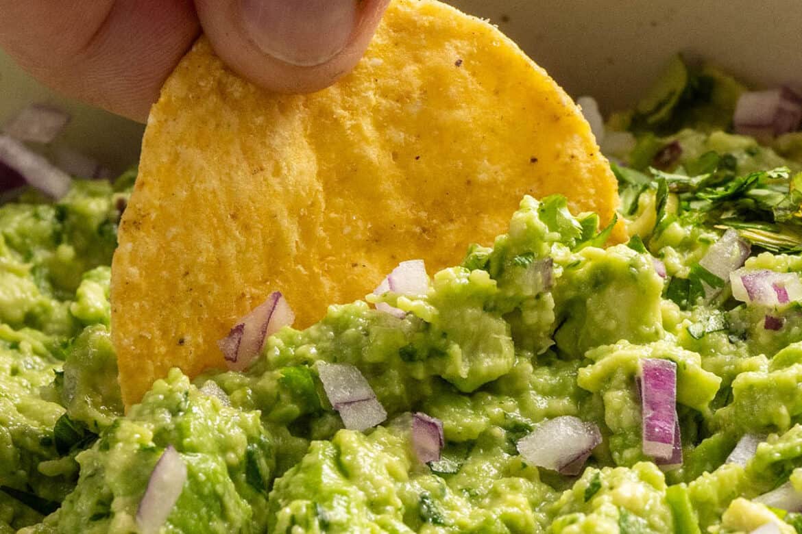 Easy Guacamole Recipe - The Scranline