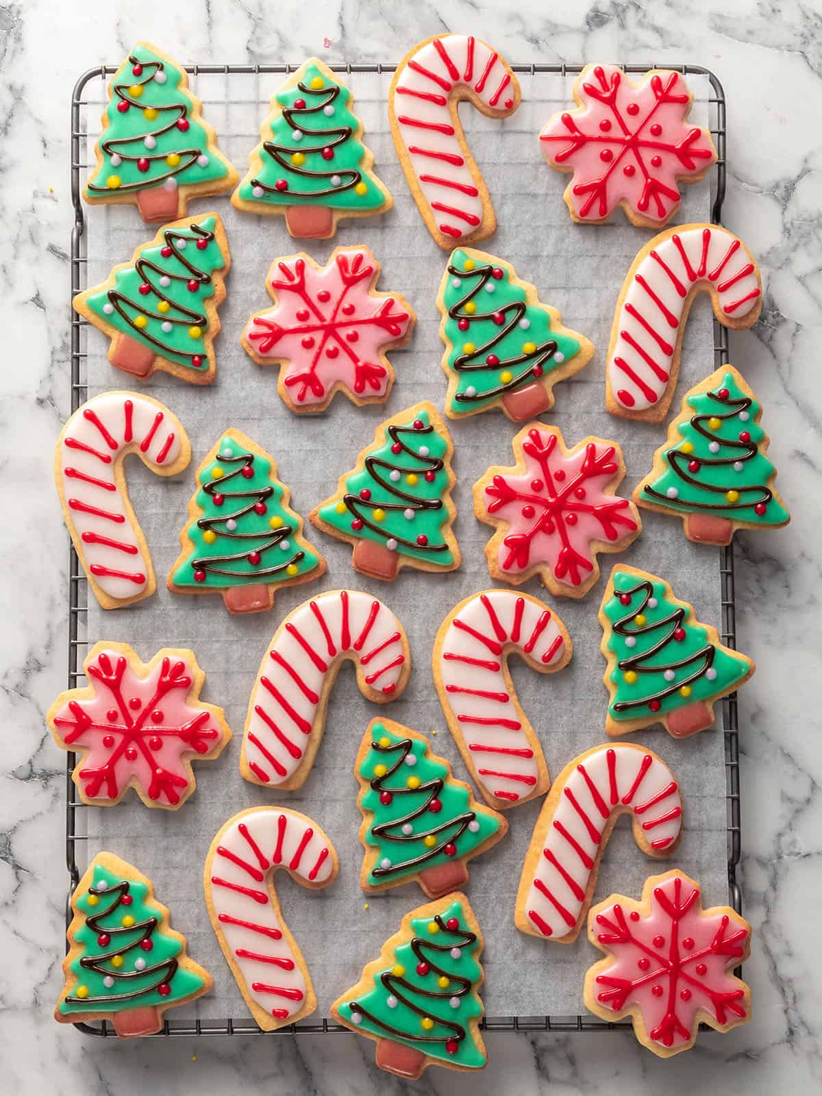 Easy Christmas Vanilla Sugar Cookies With 2 Ingredient Icing - The ...