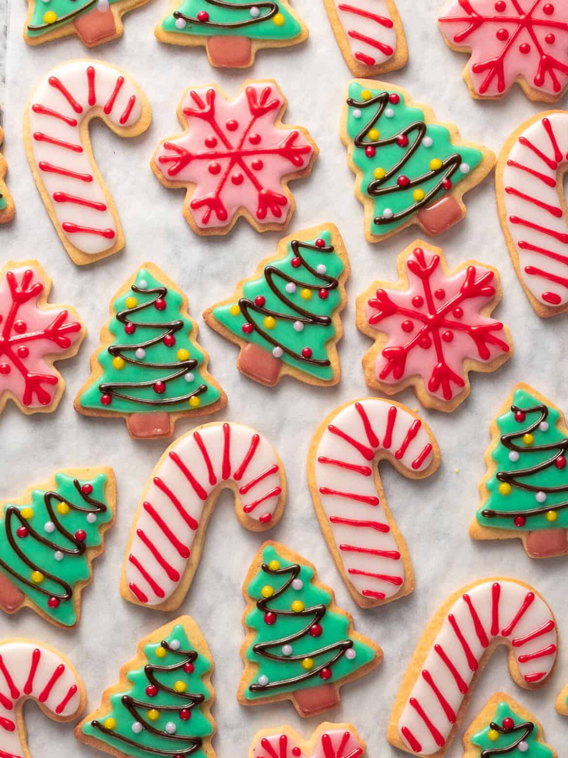 Easy Christmas Vanilla Sugar Cookies With 2 Ingredient Icing - The ...