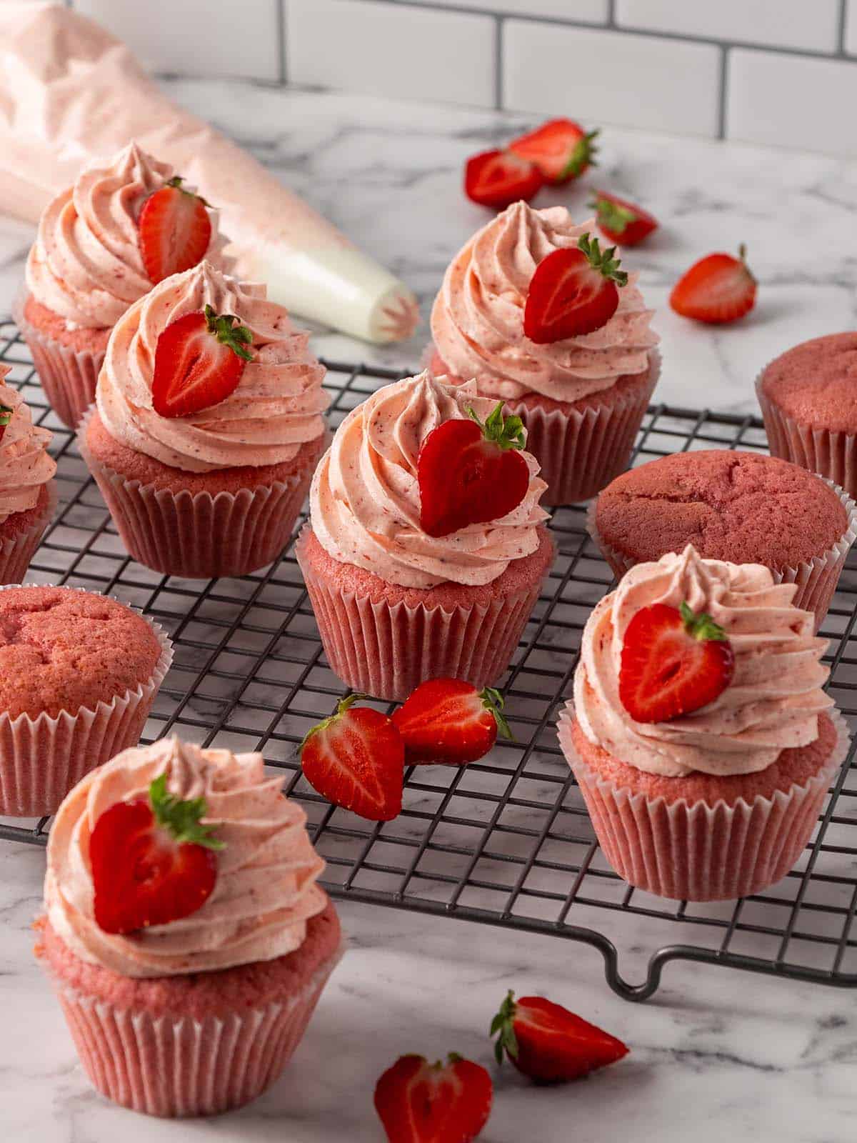 Fresh Strawberry Cupcakes With Strawberry Frosting - The Scranline