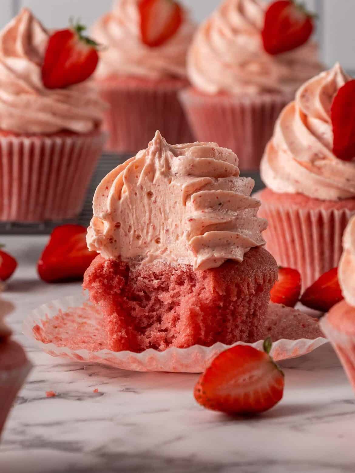 Fresh Strawberry Cupcakes With Strawberry Frosting - The Scranline